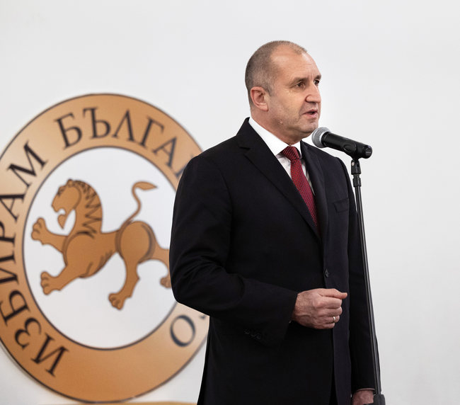 Президентът Румен Радев получи поздравителни адреси от държавни